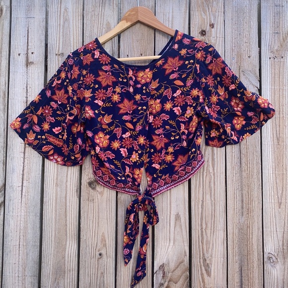 Band of Gypsies | Tops | Euc Band Of Gypsies Floral Navy Tie Crop Top ...